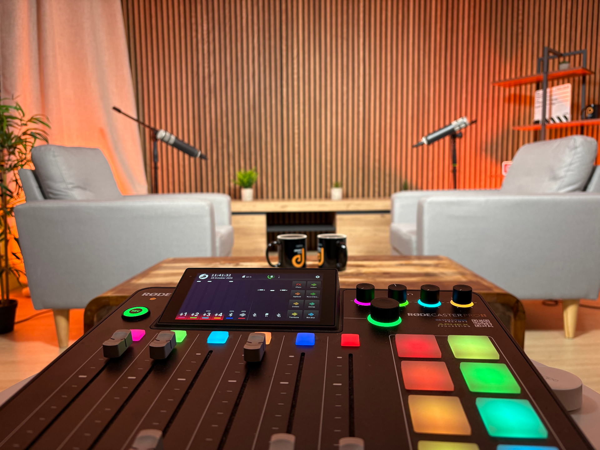 Paris Podcast Studio — Location studio podcast Paris | Caméras ...